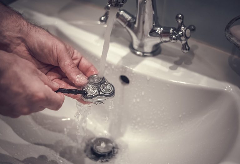 How to Clean Your Electric Shaver – Ultimate Trimmer Maintenance Guide 2025